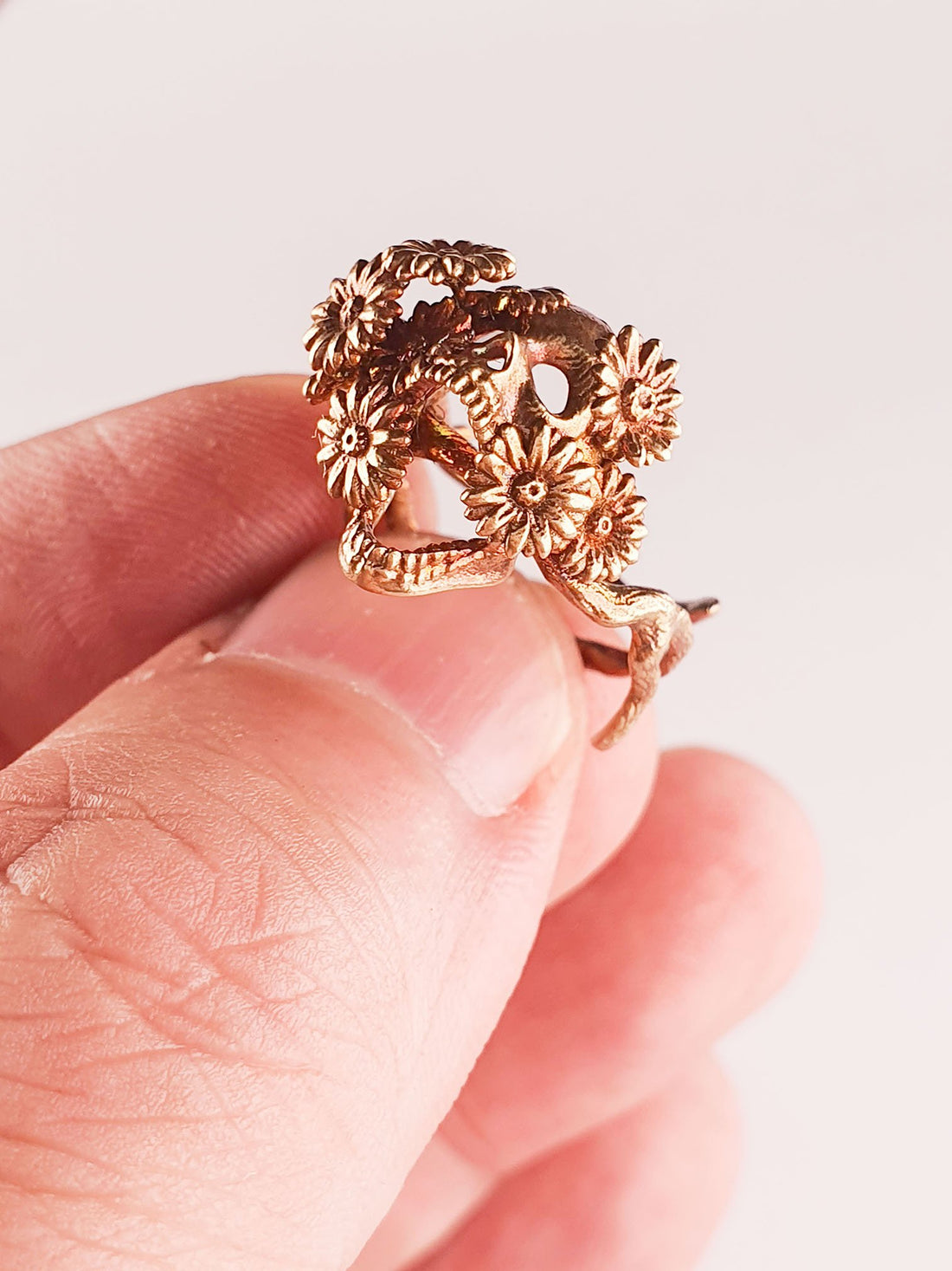 Lady Skull Ring with Daisy Flowers