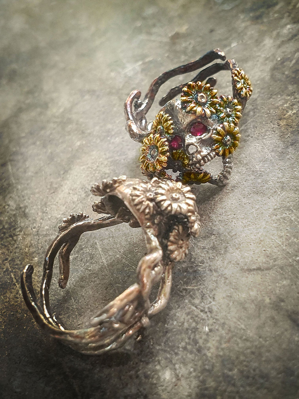 Lady Skull Ring with Daisy Flowers